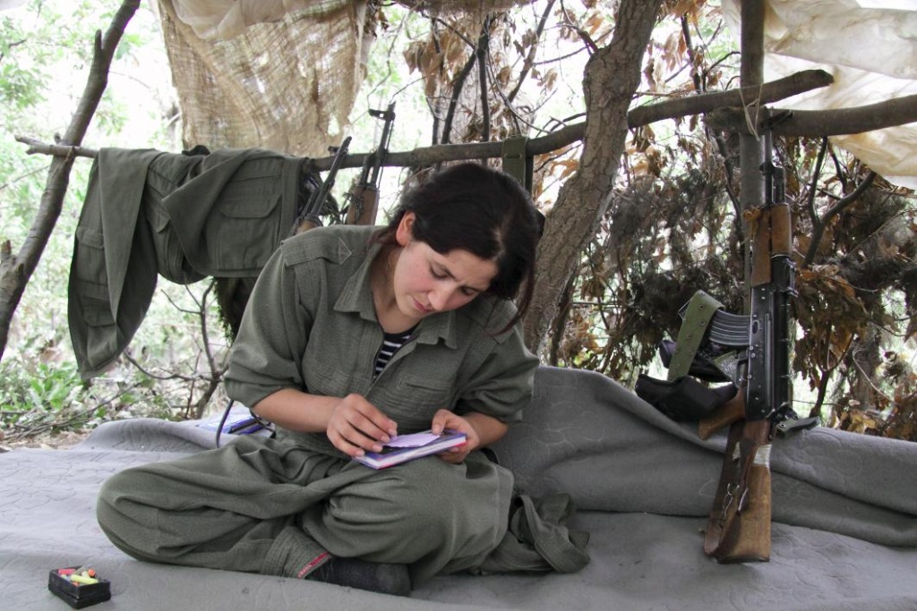 Jineolojî: De la lucha por la mujer a la liberación social – JINEOLOJI